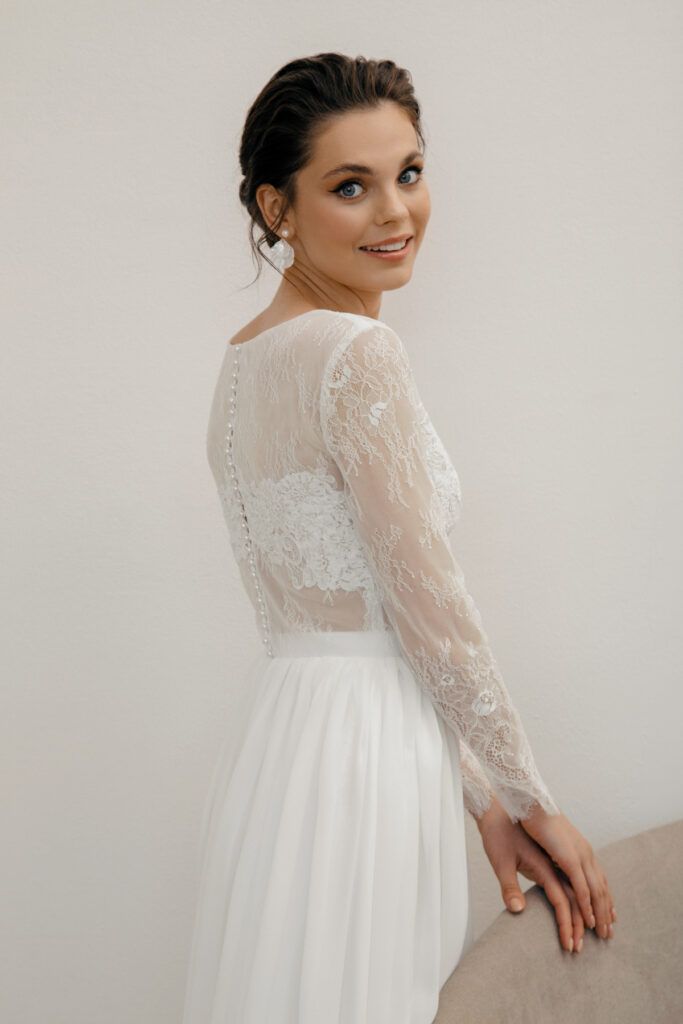 Simple and minimalist wedding dresses
