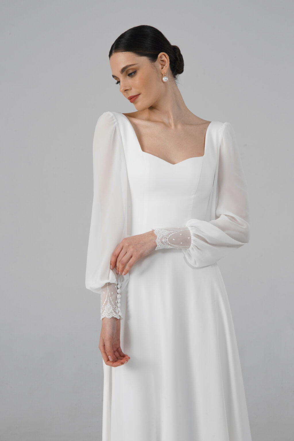 Simple and elegant wedding dress with long sleeves - Emily • Piondress