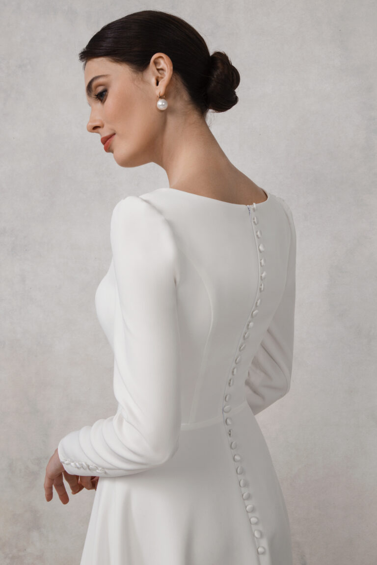 Long Sleeves Elegant Basque Waist Wedding Dress