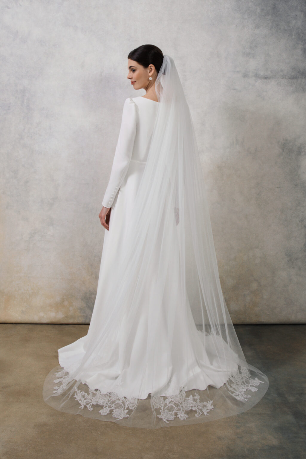 Long Sleeves Elegant Basque Waist Wedding Dress