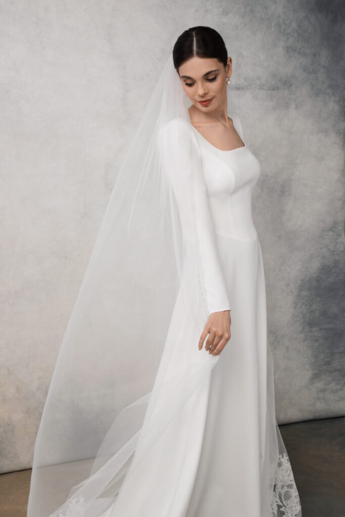 Long Sleeves Elegant Basque Waist Wedding Dress