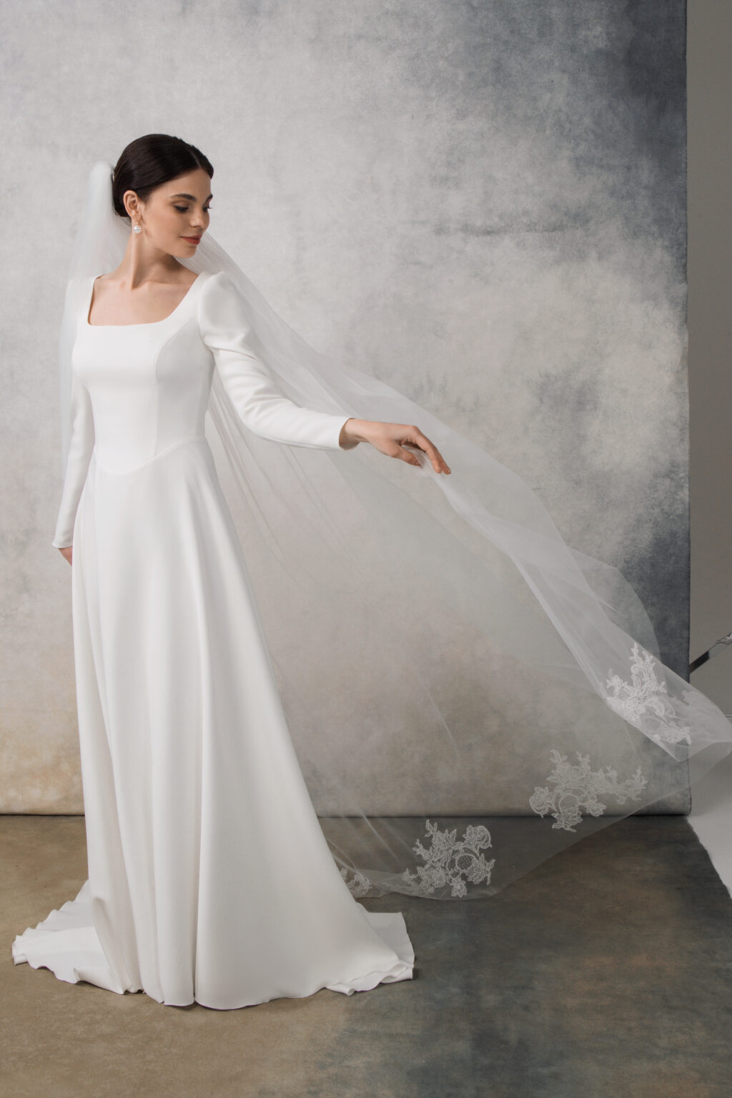 Long Sleeves Elegant Basque Waist Wedding Dress
